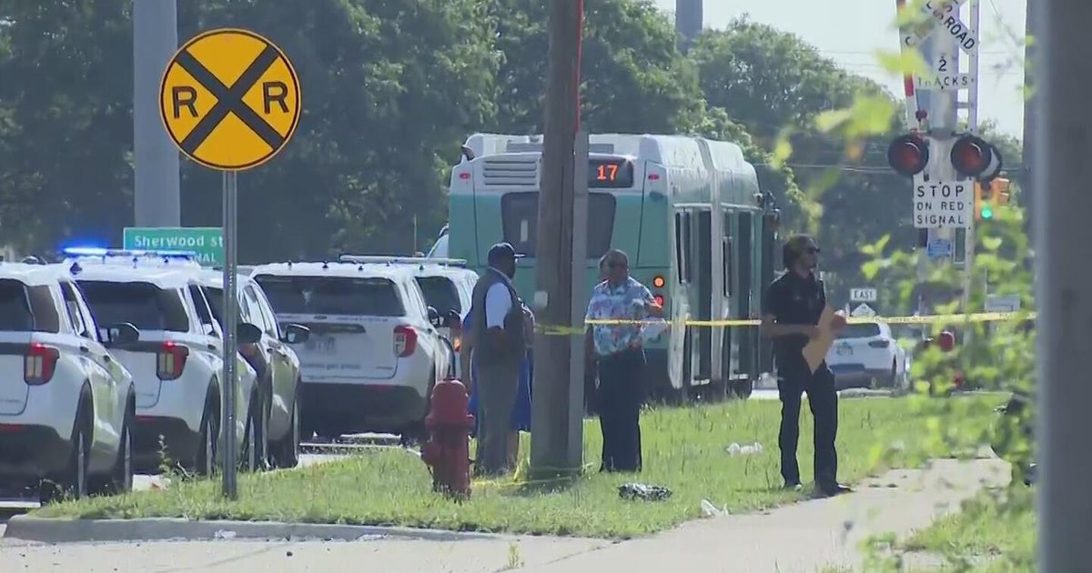 Man shot on DDOT bus, suspect on the run, police say - CBS Detroit