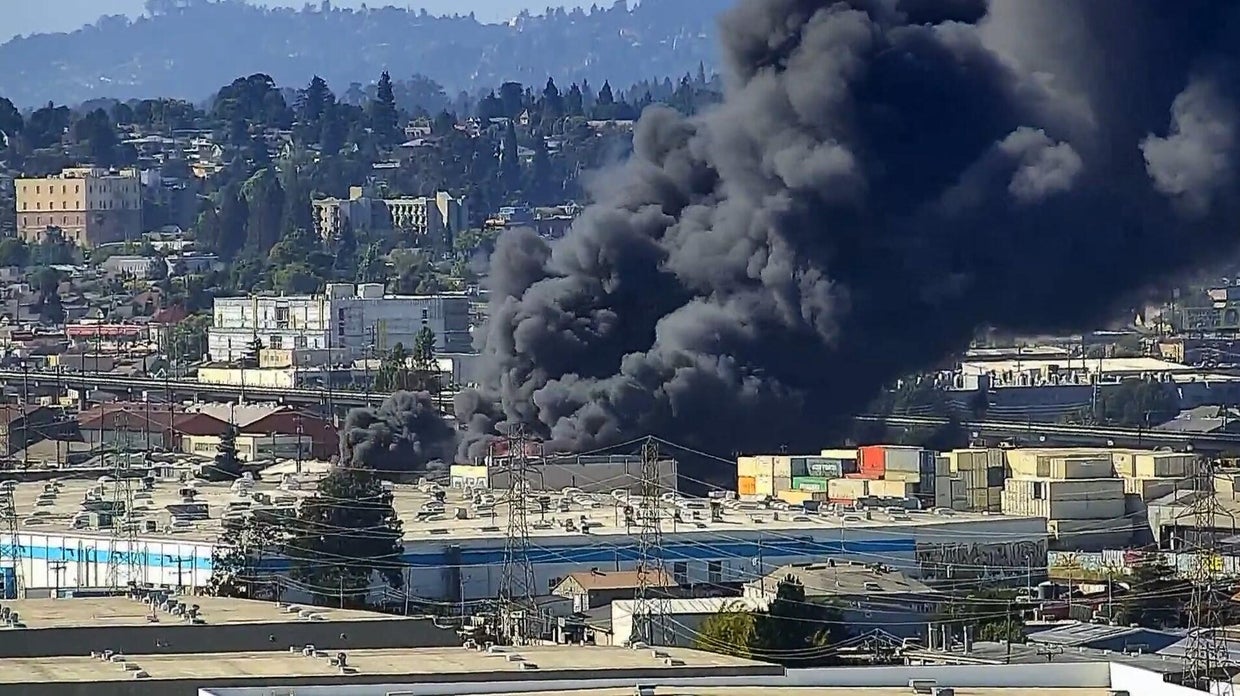 Massive fire burns Oakland warehouse containing marijuana growing ...
