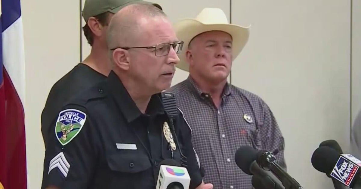 Kerr County, Kerrville officials give update on deadly flooding - CBS Texas