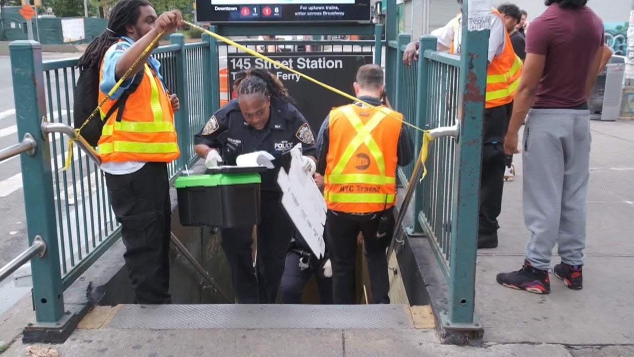 Stabbing on subway disrupts 1 train service in Manhattan - CBS New York