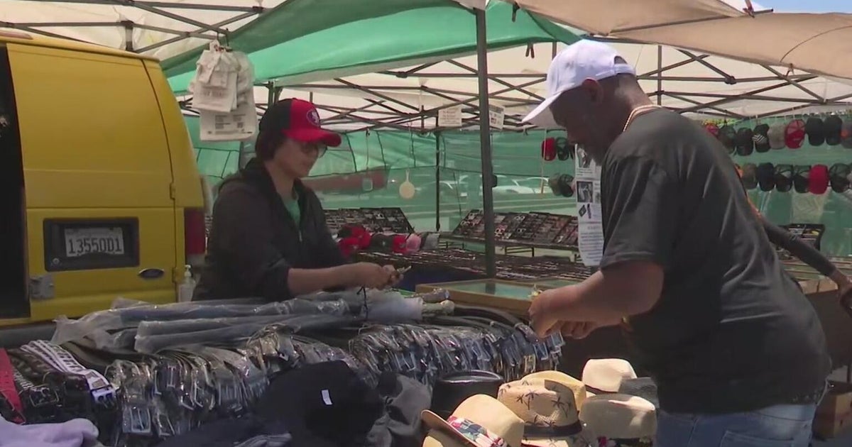Some vendors continue selling goods despite closure of Berkeley flea market - CBS San Francisco