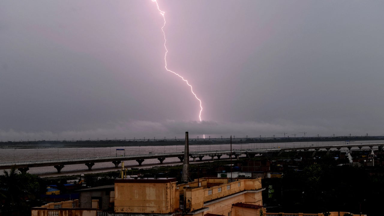 Lightning news - Today’s latest updates - CBS News