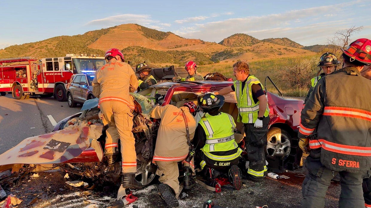 Highway 285 reopens after deadly crash west of Denver - CBS Colorado