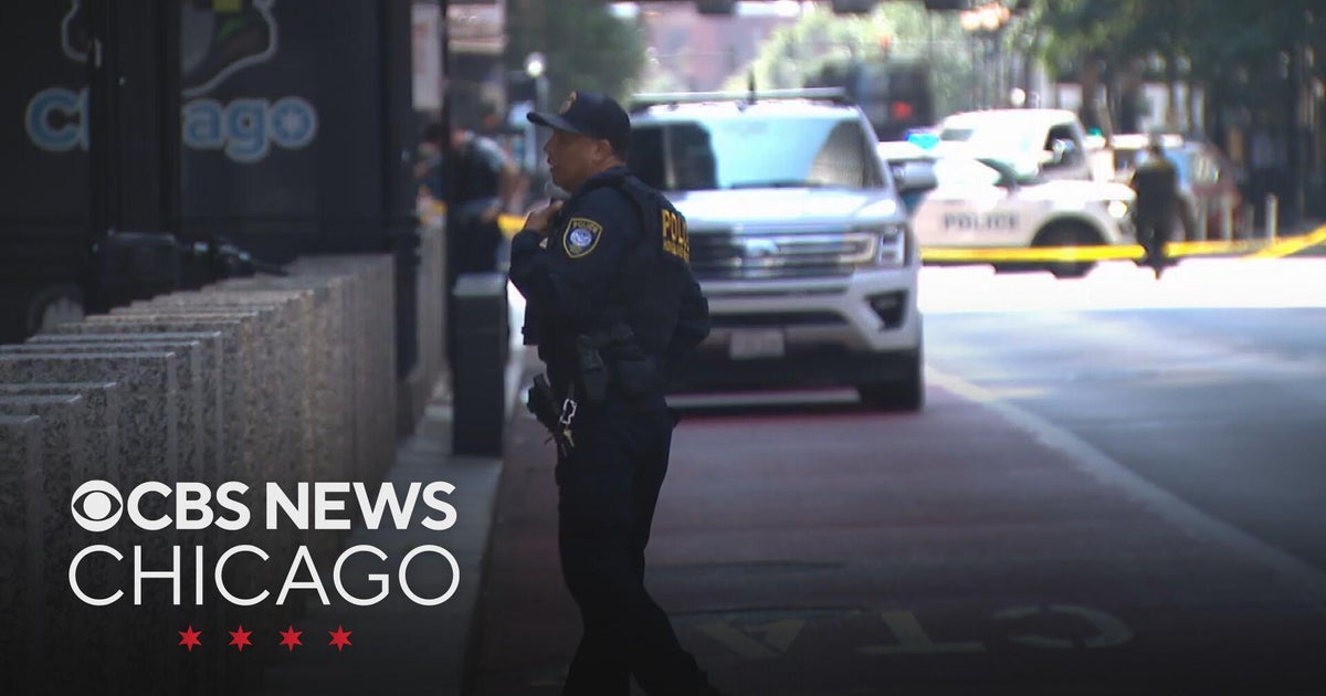 Armed man prompts lockdown at Dirksen Federal Building - CBS Chicago