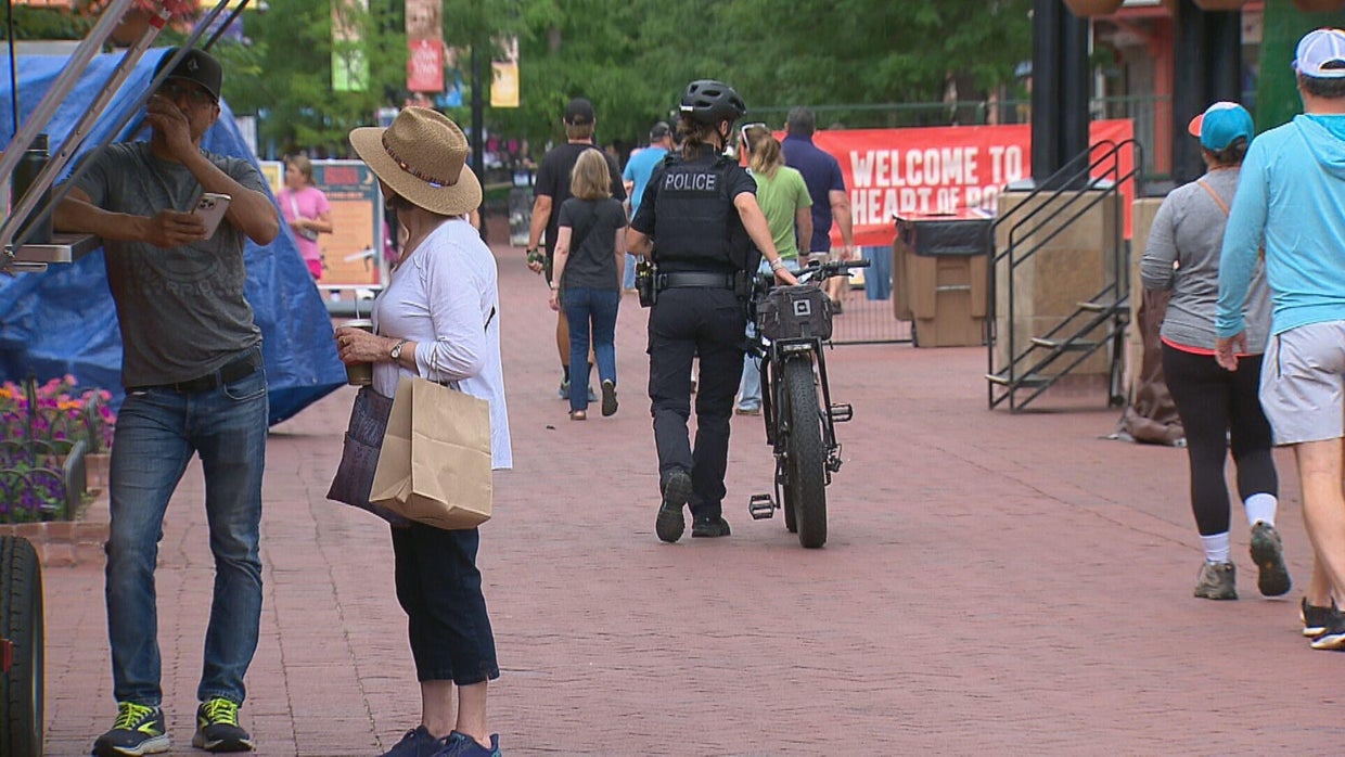 Boulder, Colorado police officers now take regular walks along Pearl ...