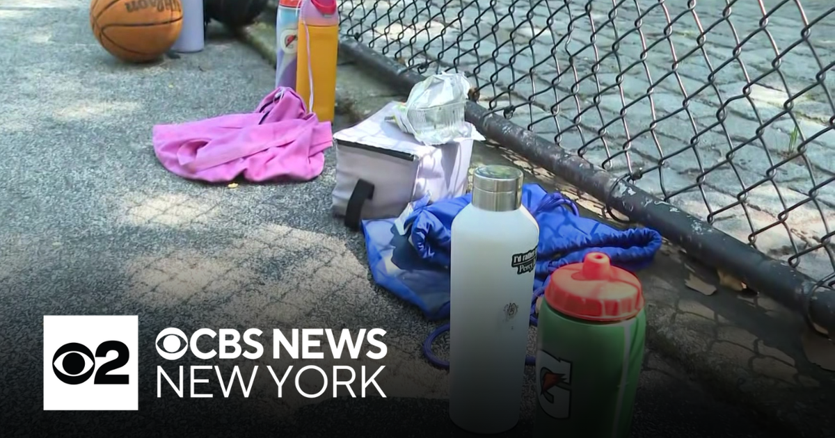 New Yorkers coping with first day of what could be a heat wave - CBS ...