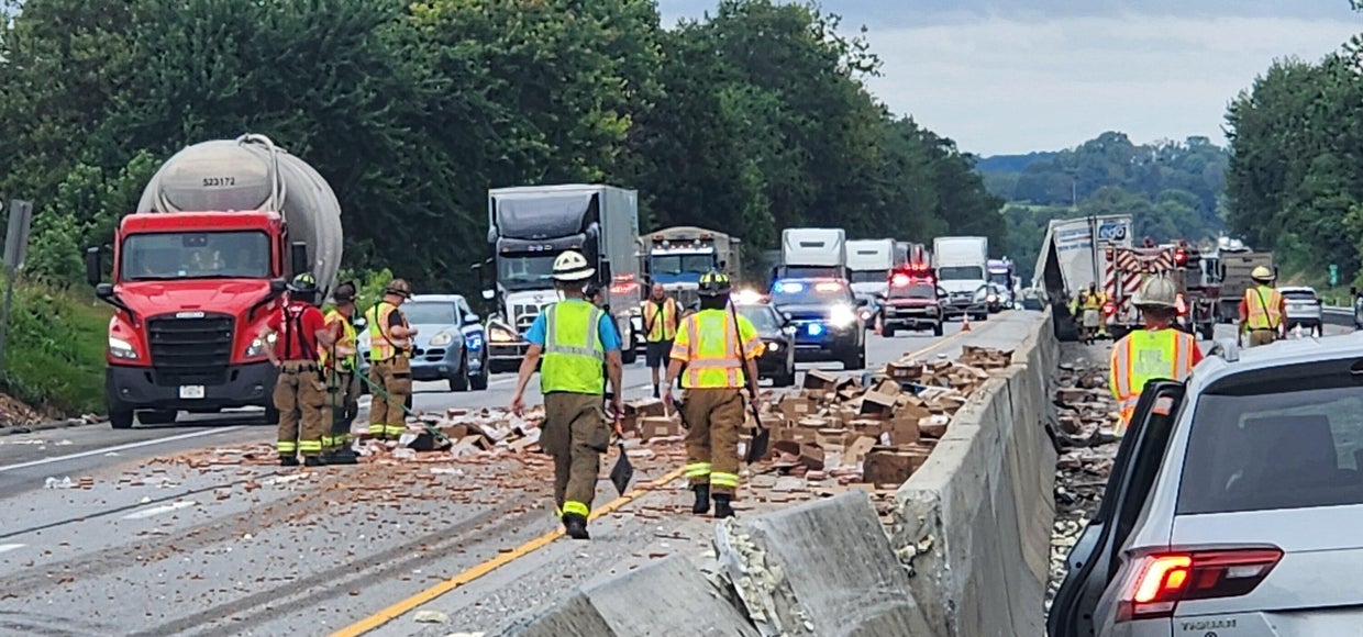 Hot dog spill in Pennsylvania shuts down highway - CBS Pittsburgh