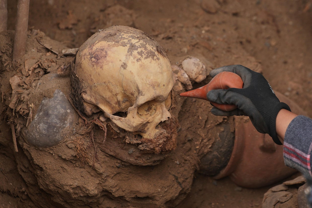 Pre-Incan tomb with 1,000-year-old remains unearthed in Peru - CBS News