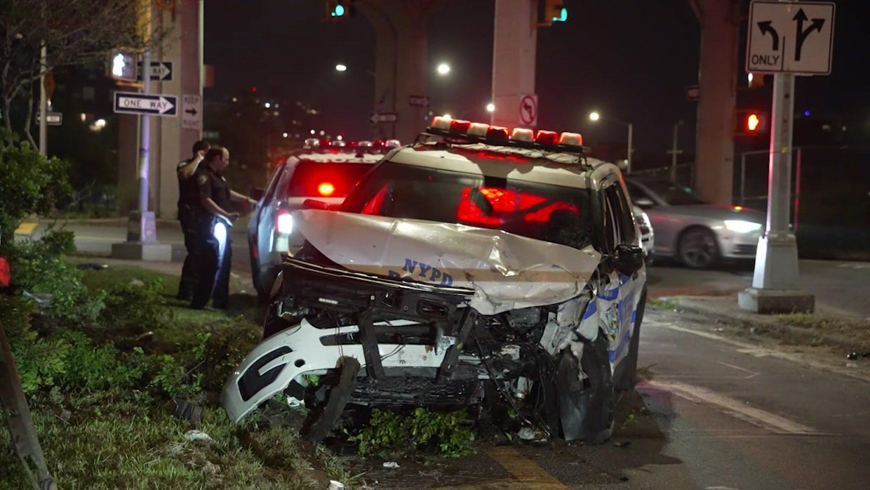 4 NYPD officers hurt in crash while responding to call in Queens - CBS ...