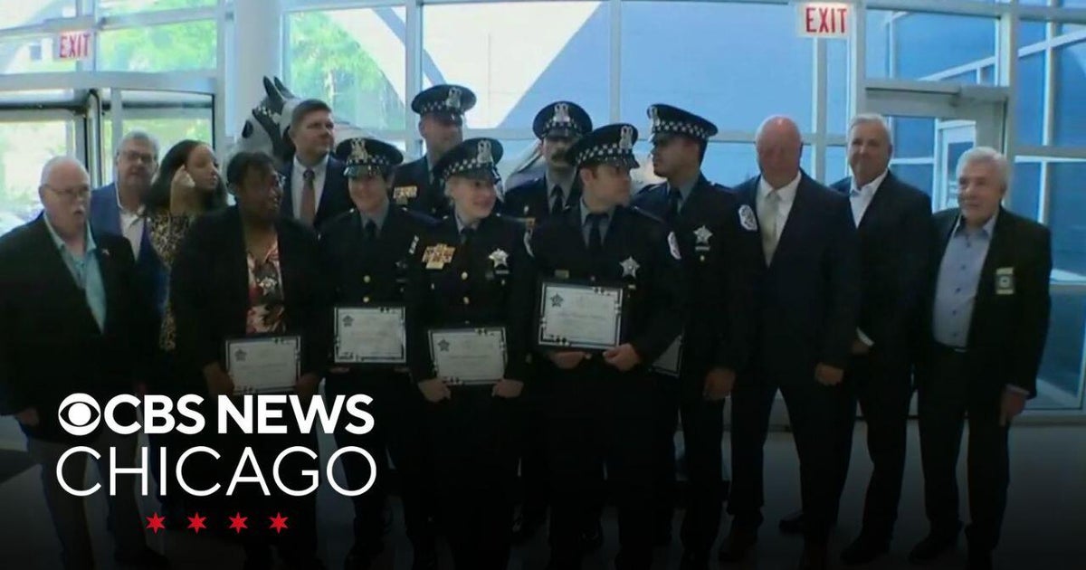 12 Chicago police officers recognized as August officers of the month ...