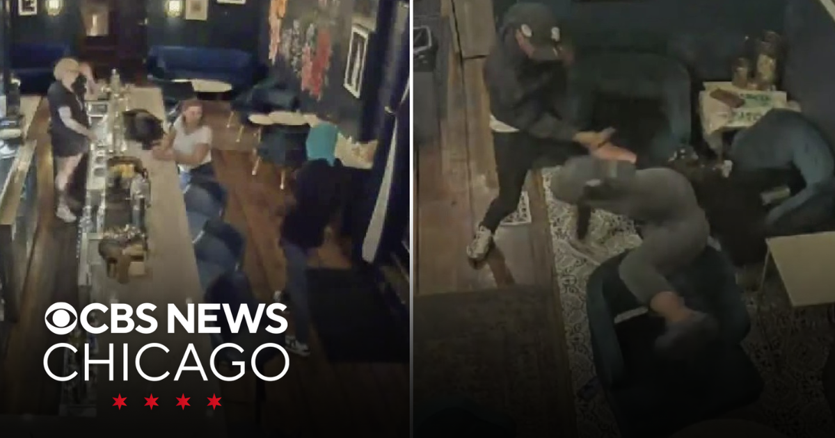 Video shows bar robbed twice in same week in River West - CBS Chicago