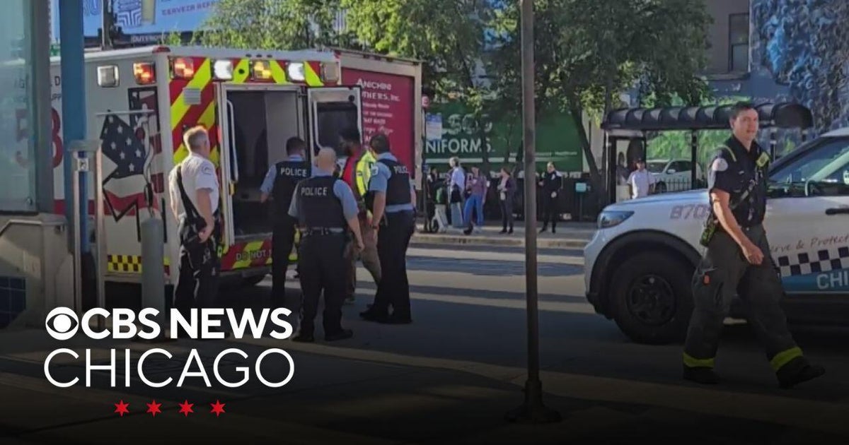 70-year-old CTA worker attacked, thrown onto tracks at Grand Blue Line ...