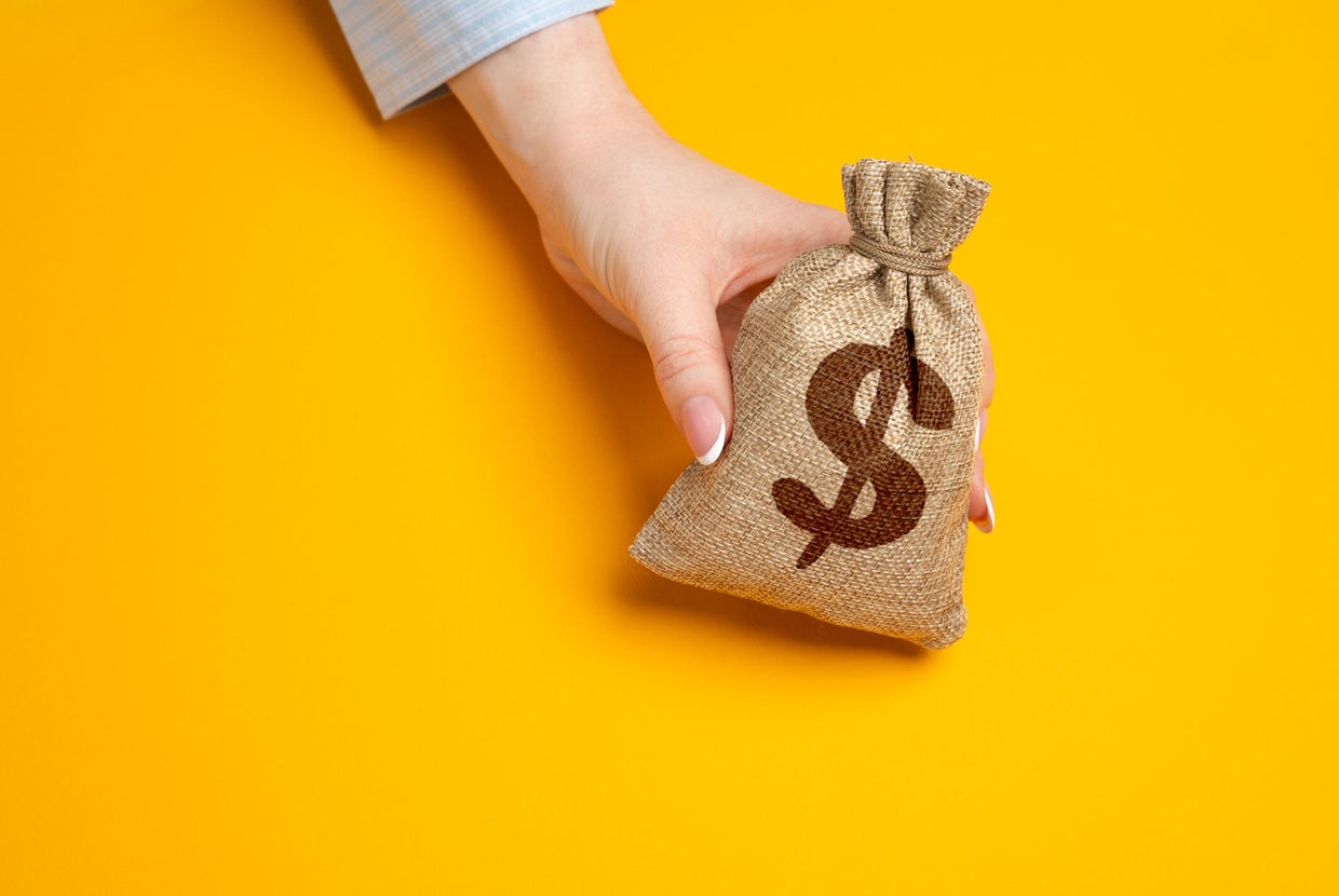 High-yield savings accounts vs. stocks: Which do experts recommend now ...