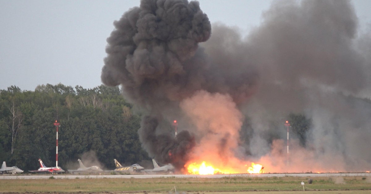 F-16 jet crashes during air show rehearsal in Poland, killing pilot ...