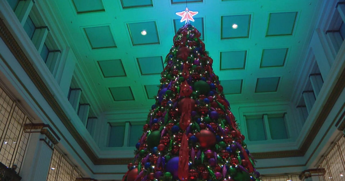 Chicago Macy's Walnut Room giving early access to Christmas ...
