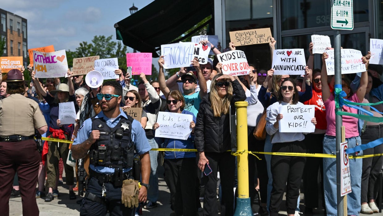Vice President JD Vance visits Annunciation to pay respects to victims ...