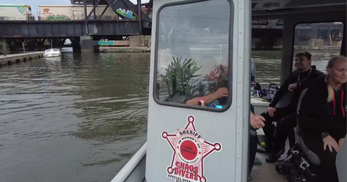 Chaos Divers locate more than 90 submerged cars in Chicago River system ...