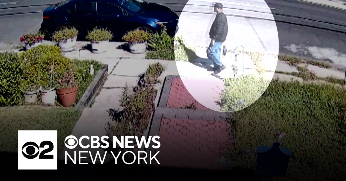 Manhunt underway for Queens double murder suspect - CBS New York