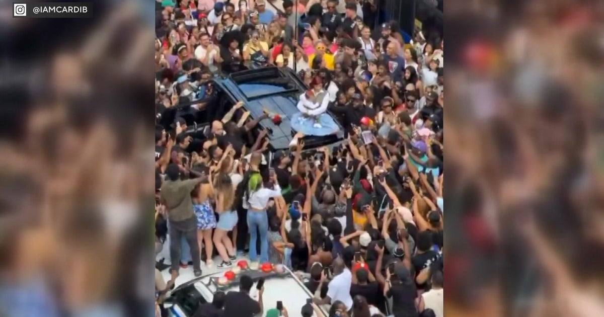 Cardi B draws crowds to Washington Heights with NYC bodega pop-up - CBS ...