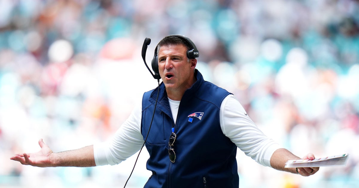 Mike Vrabel's sprint down sideline stole the attention from his first ...