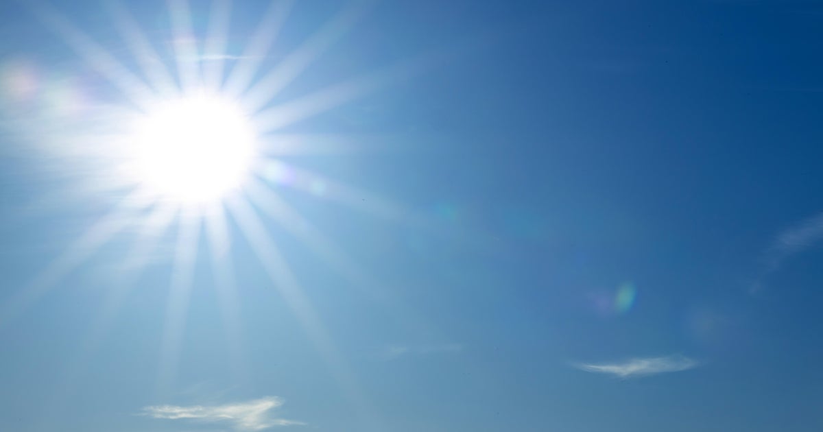 Unseasonably warm temperatures stick around North Texas this week - CBS ...