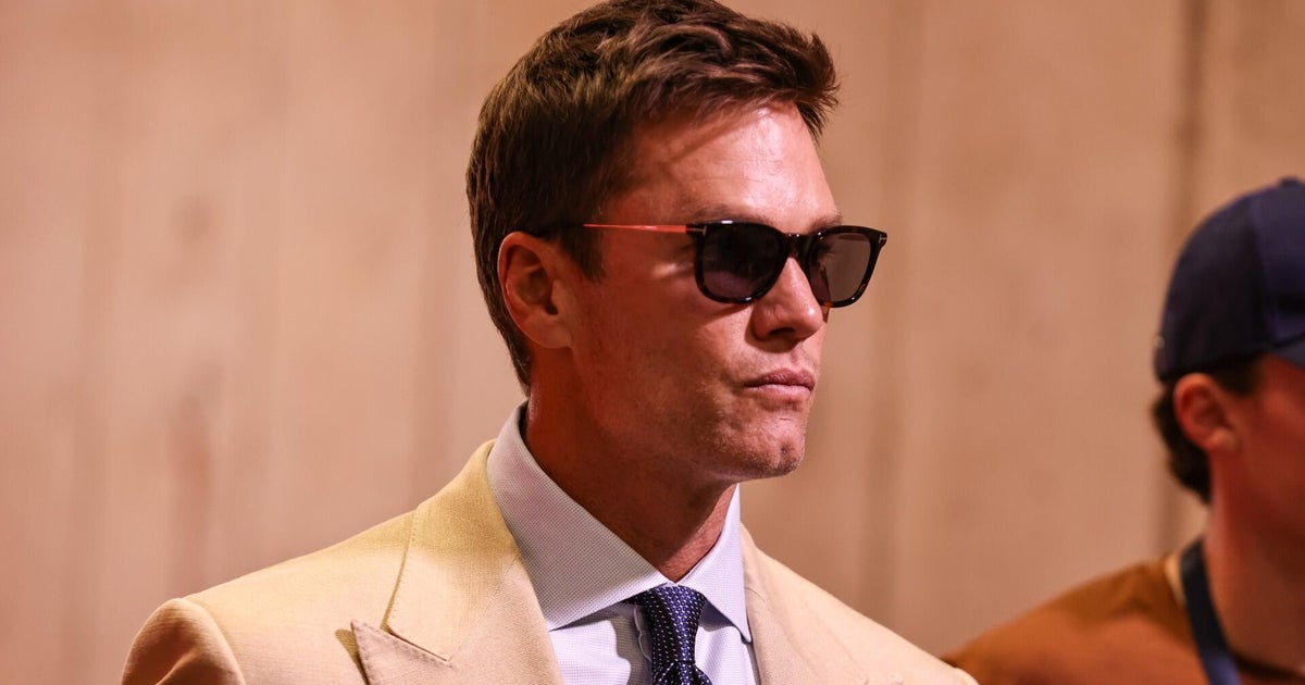 Tom Brady didn't violate rules with headset in Raiders coaching booth ...