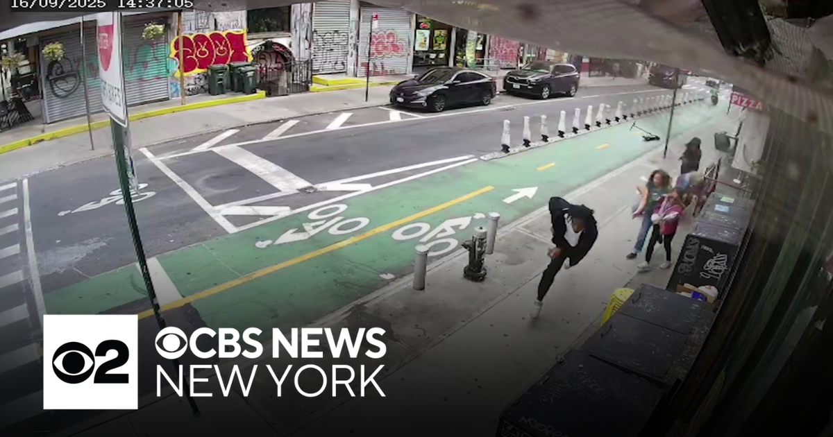 Video shows broad daylight shooting on Manhattan street - CBS New York