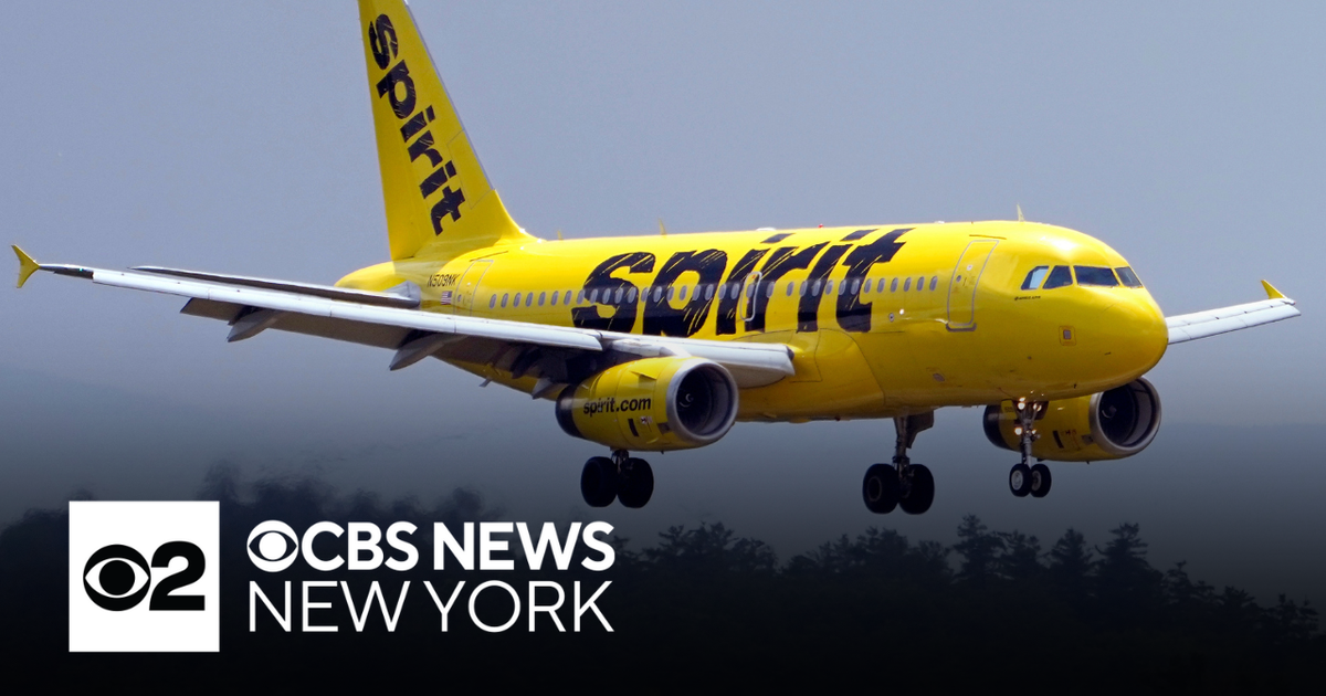 Spirit Airlines jet flies too close to Air Force One - CBS New York