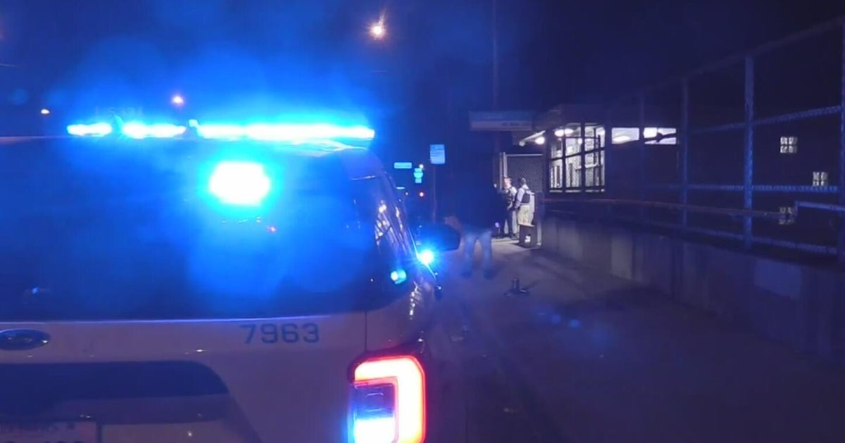 Woman stabbed after fight on CTA Blue Line train - CBS Chicago