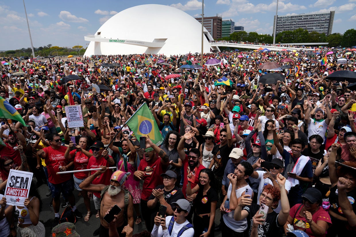 Brazilians protest bill that could lead to pardon for Bolsonaro and his ...