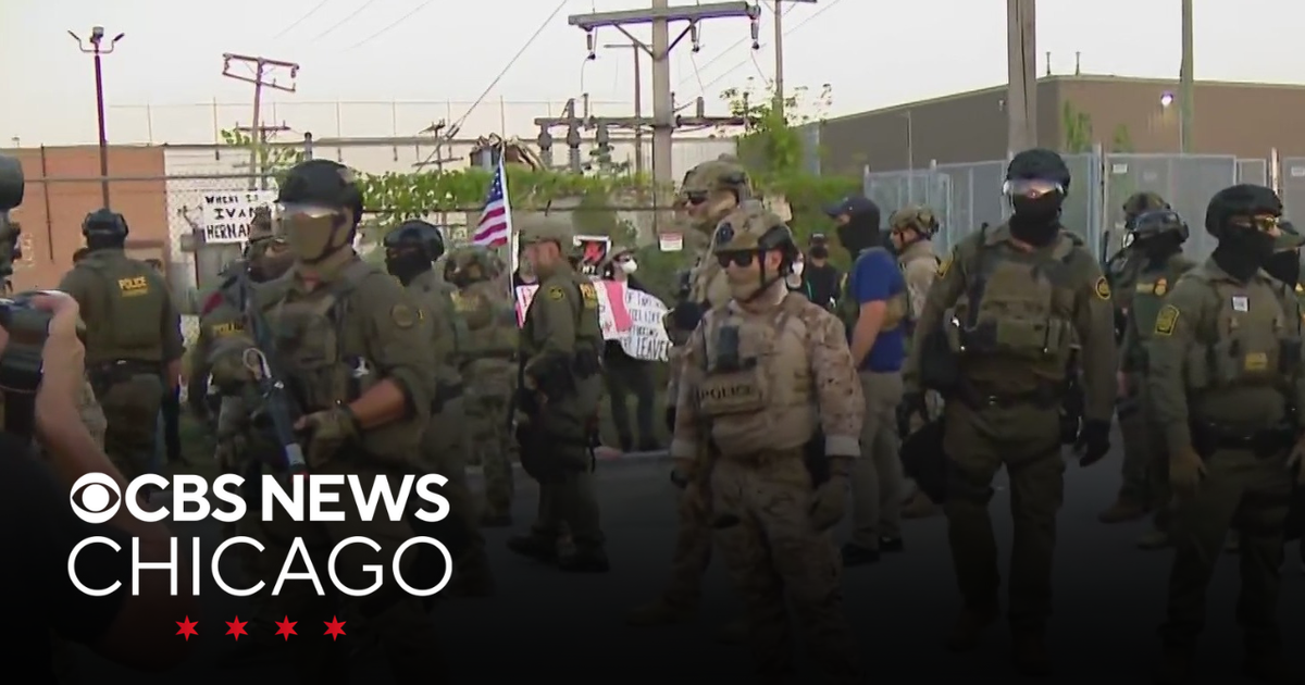 Protest continues outside ICE facility in Broadview - CBS Chicago