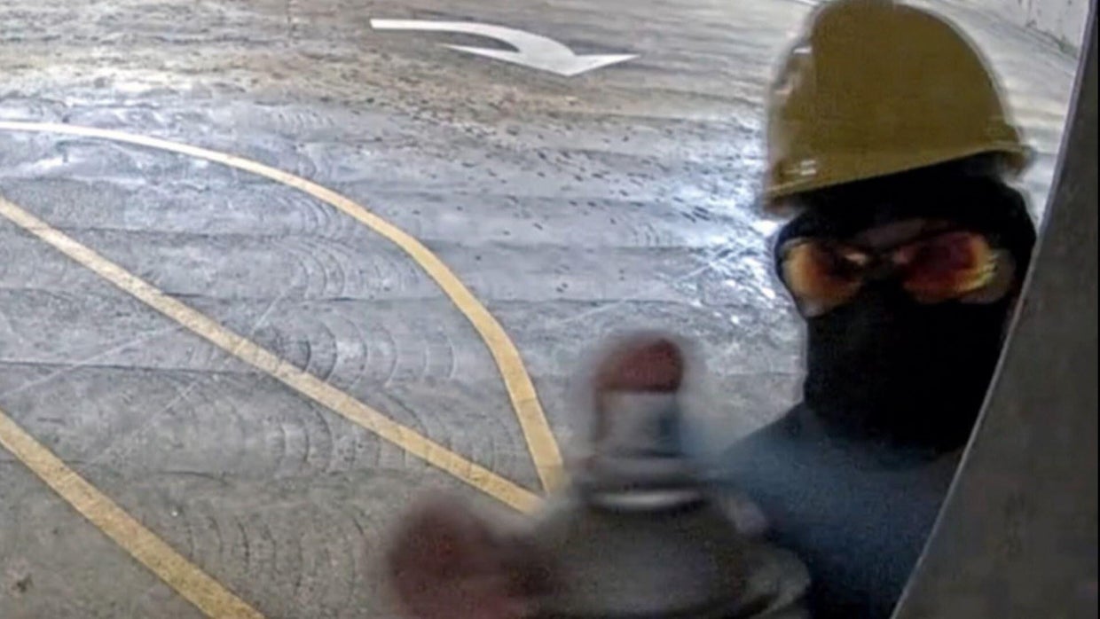 A minivan used in an Oregon murder is found at a junkyard. Can police ...