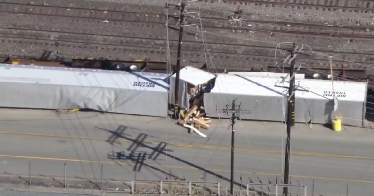 Freight train derails in city of Industry, spilling packages onto tracks - CBS Los Angeles