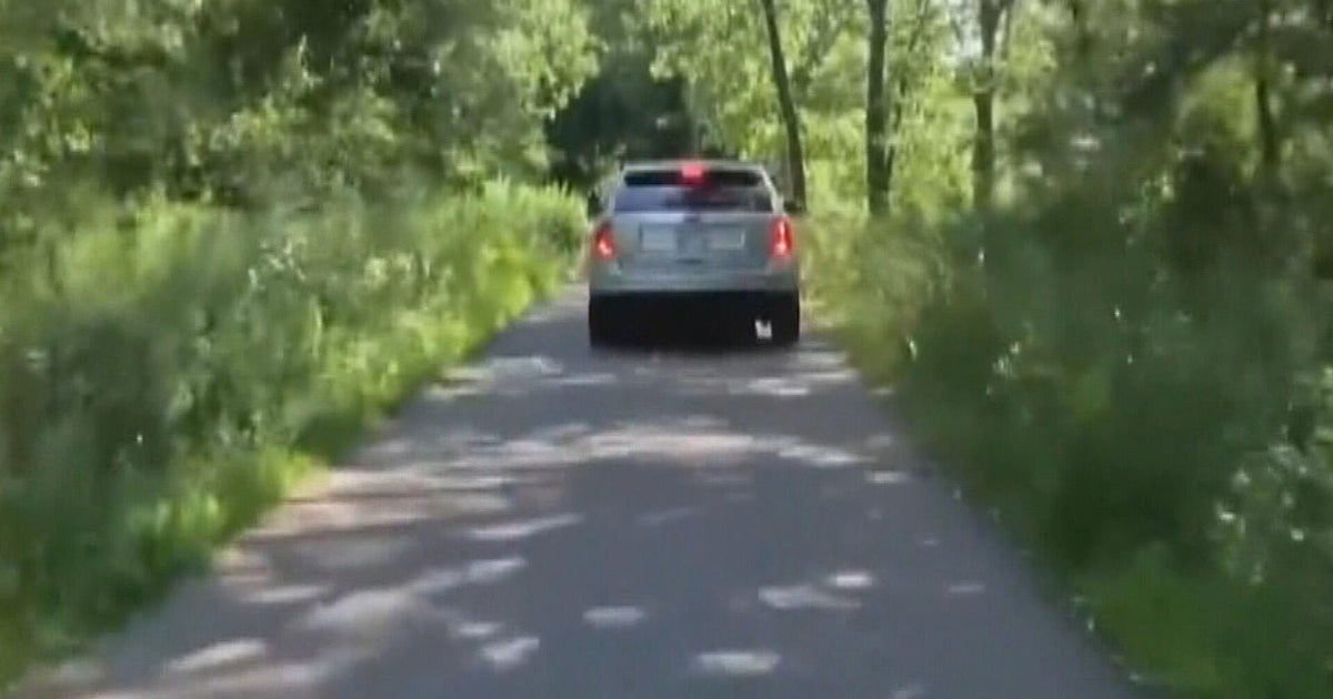 Saugus community worried about cars taking wrong turn onto bike path - CBS Boston