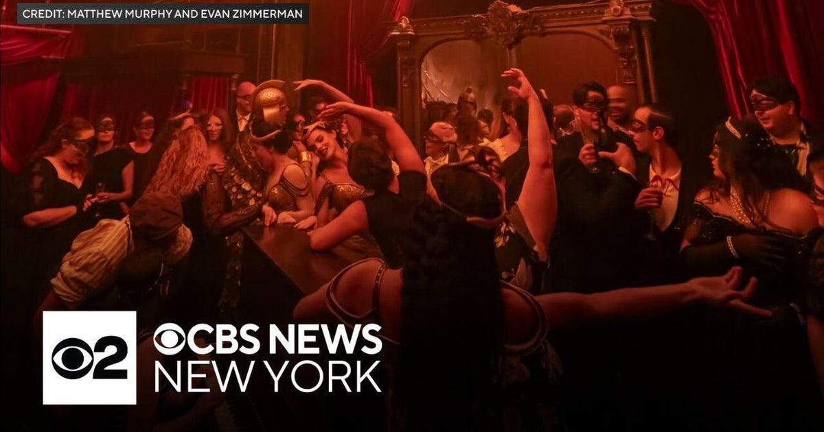 Immersive adaptation of "Phantom of the Opera" now open in NYC - CBS ...