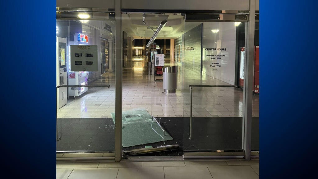 7 arrested after weekend smash-and-grab at Bay Area mall - CBS San ...