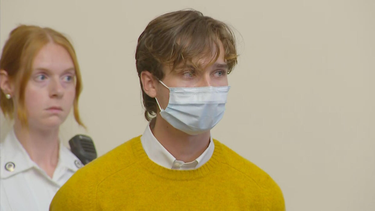 Tufts student accused of breaking Boston police officer's nose at pro ...