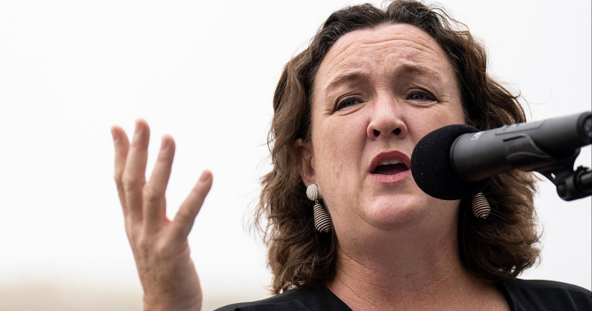 Katie Porter caught on video berating staffer in 2021 - CBS News