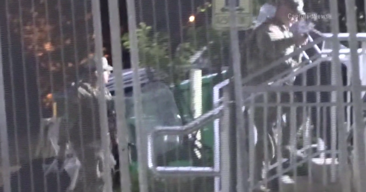 National Guard troops arrive at Broadview, Illinois ICE facility - CBS Chicago