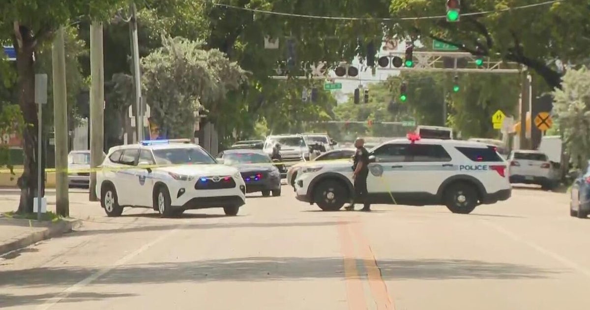 Miami standoff ends with suspect dead after shooting two officers ...