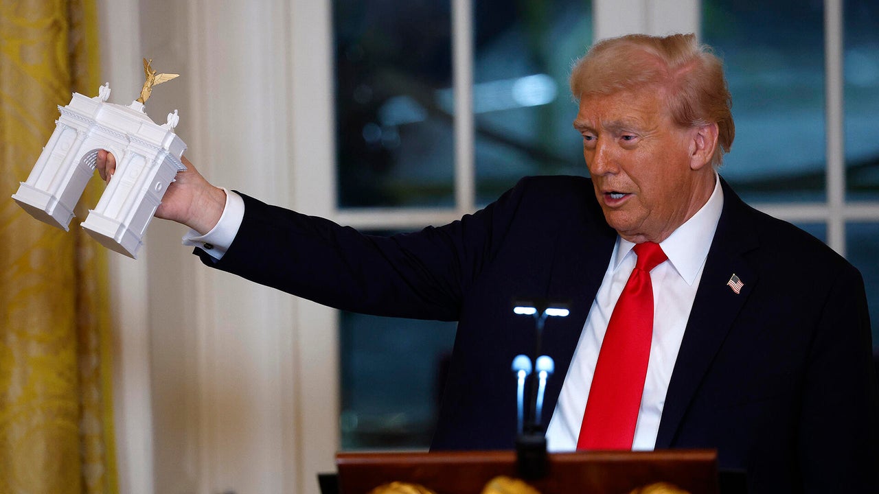Arc de Trump news - Today’s latest updates - CBS News