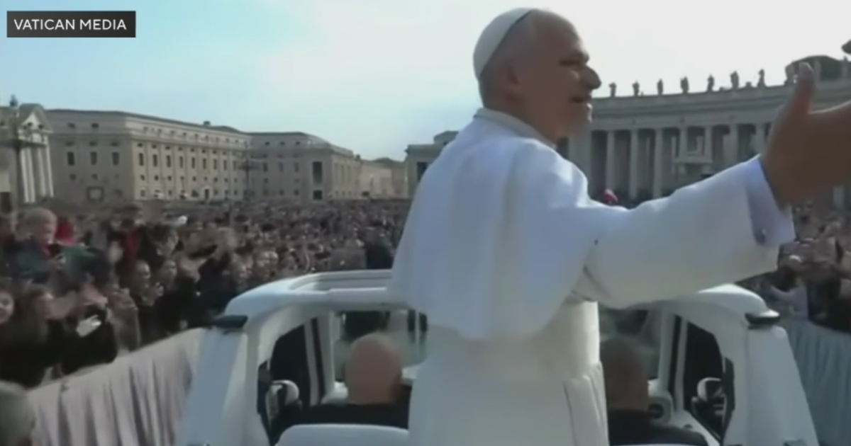 Pope Leo responds to Cubs fan: "They Lost" - CBS Chicago