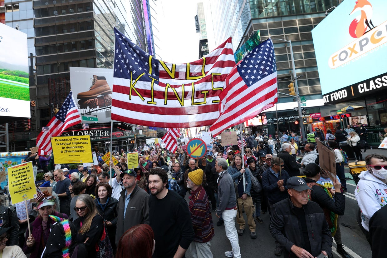 Crowds gather at anti-Trump "No Kings" rallies across the U.S ...