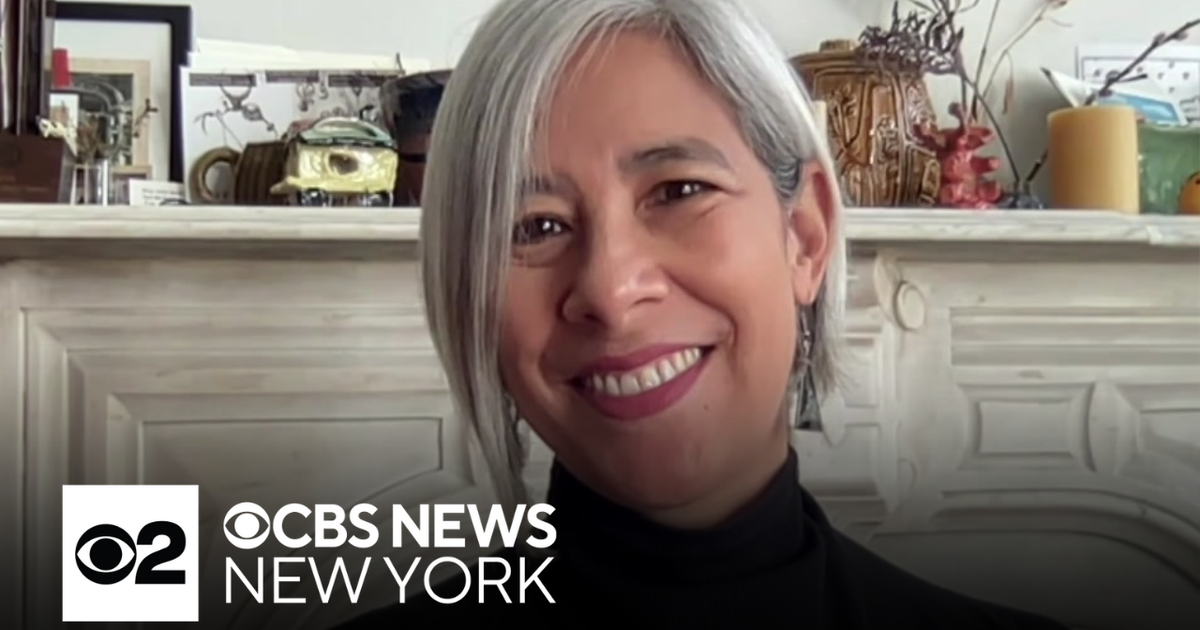 Novelist Susan Choi discusses her latest book "Flashlight" - CBS New York