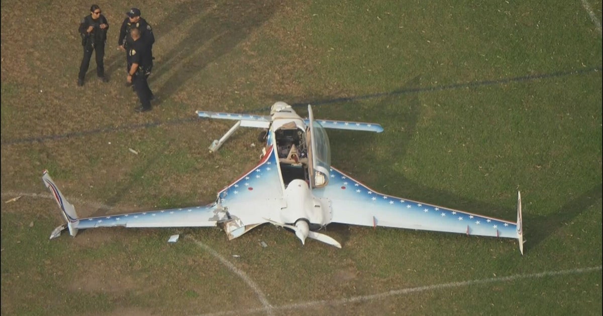 Small plane crashes in Long Beach soccer field - CBS Los Angeles