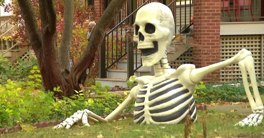 Chicago neighborhoods create safe Halloween trick-or-treat spaces amid ...