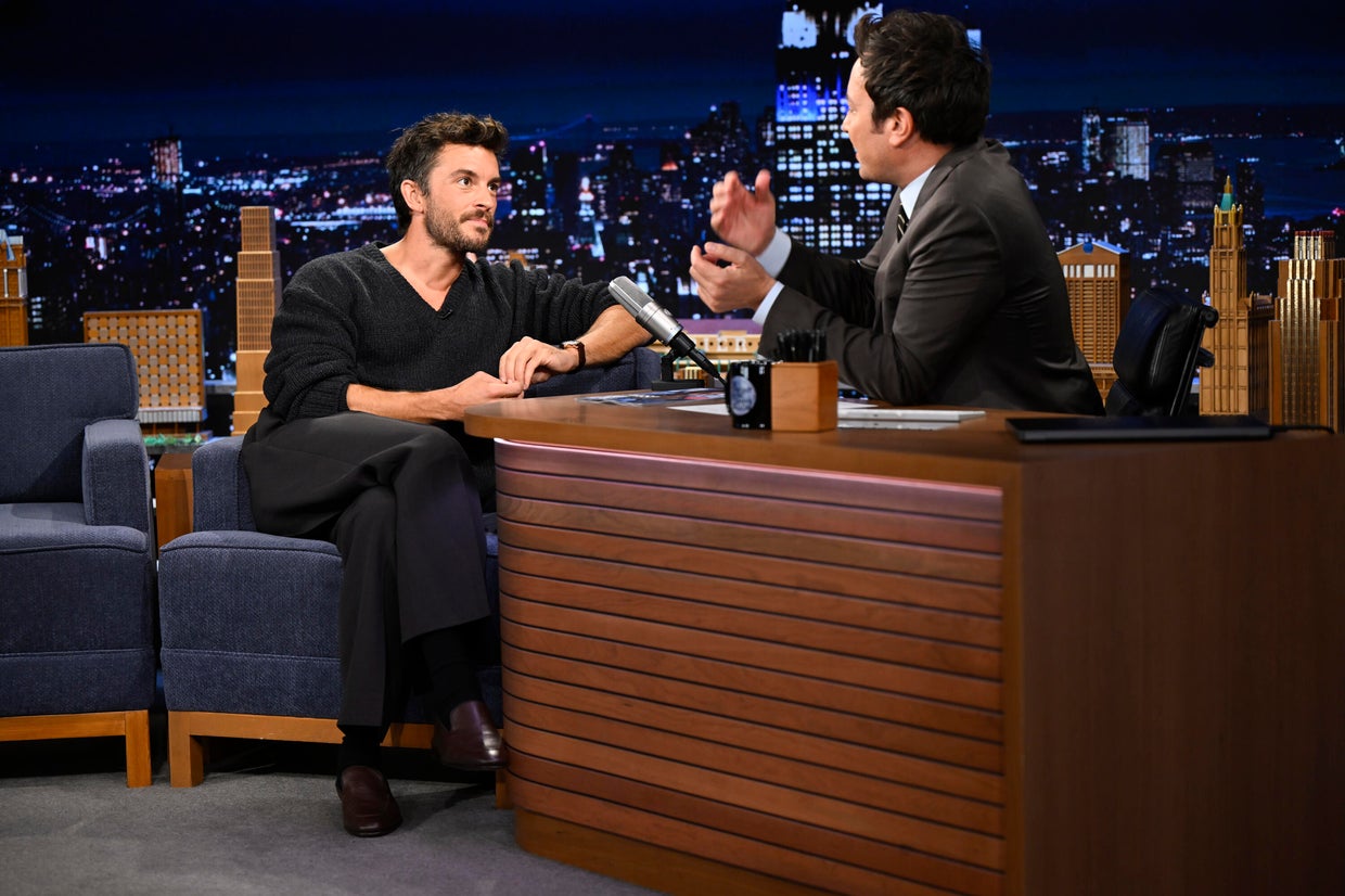 Jonathan Bailey is People magazine 2025 Sexiest Man Alive - CBS News