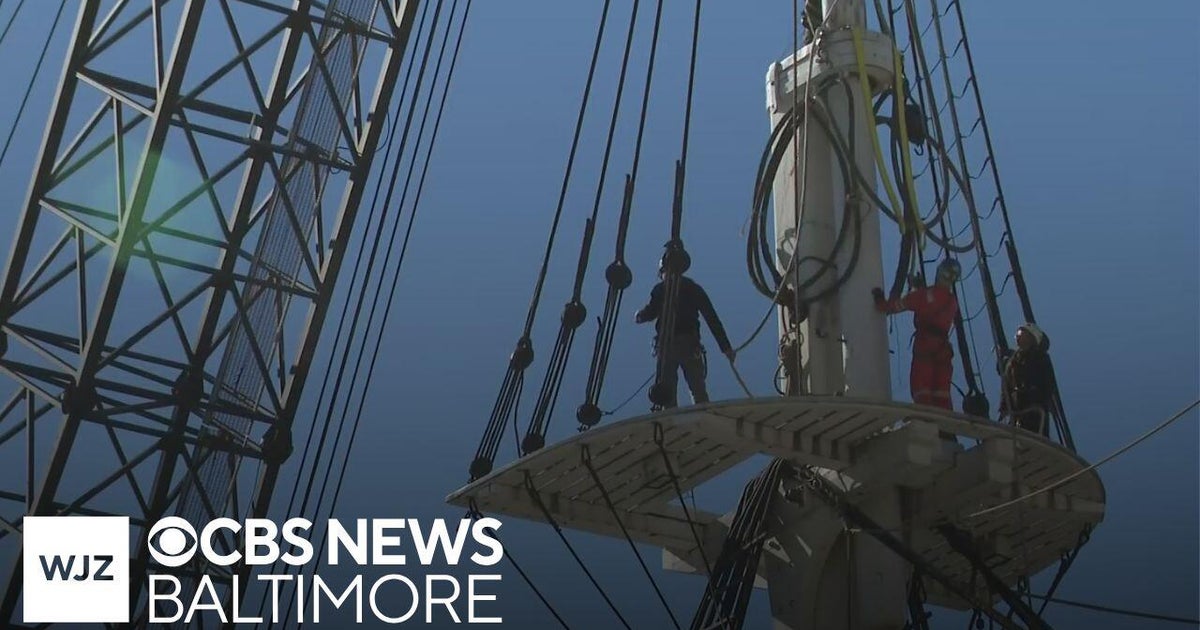 Masts of the USS Constellation being removed as part of restoration ...