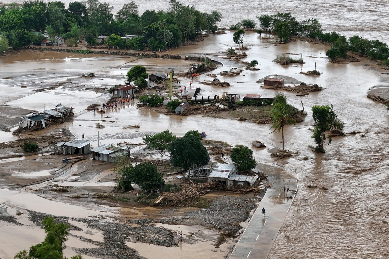 Typhoon Fung-wong kills at least 6 in Philippines, continues on path ...