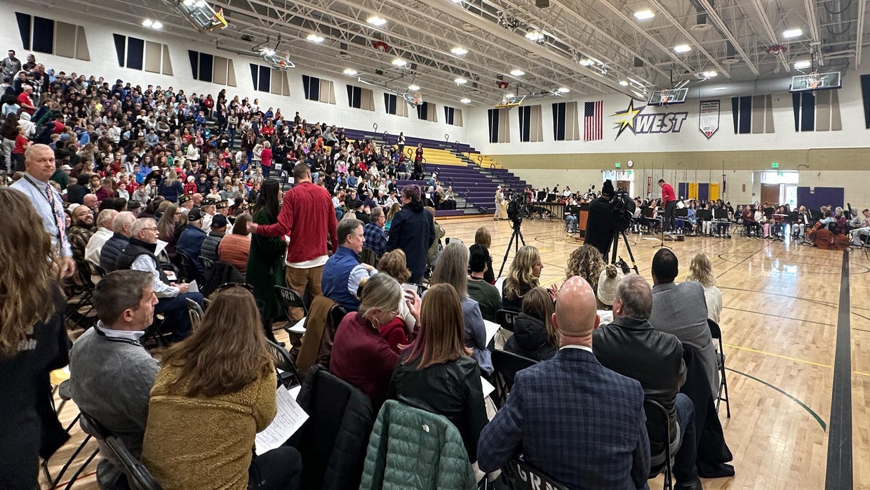 On Veterans Day, Chaska middle school honors those who served - CBS ...